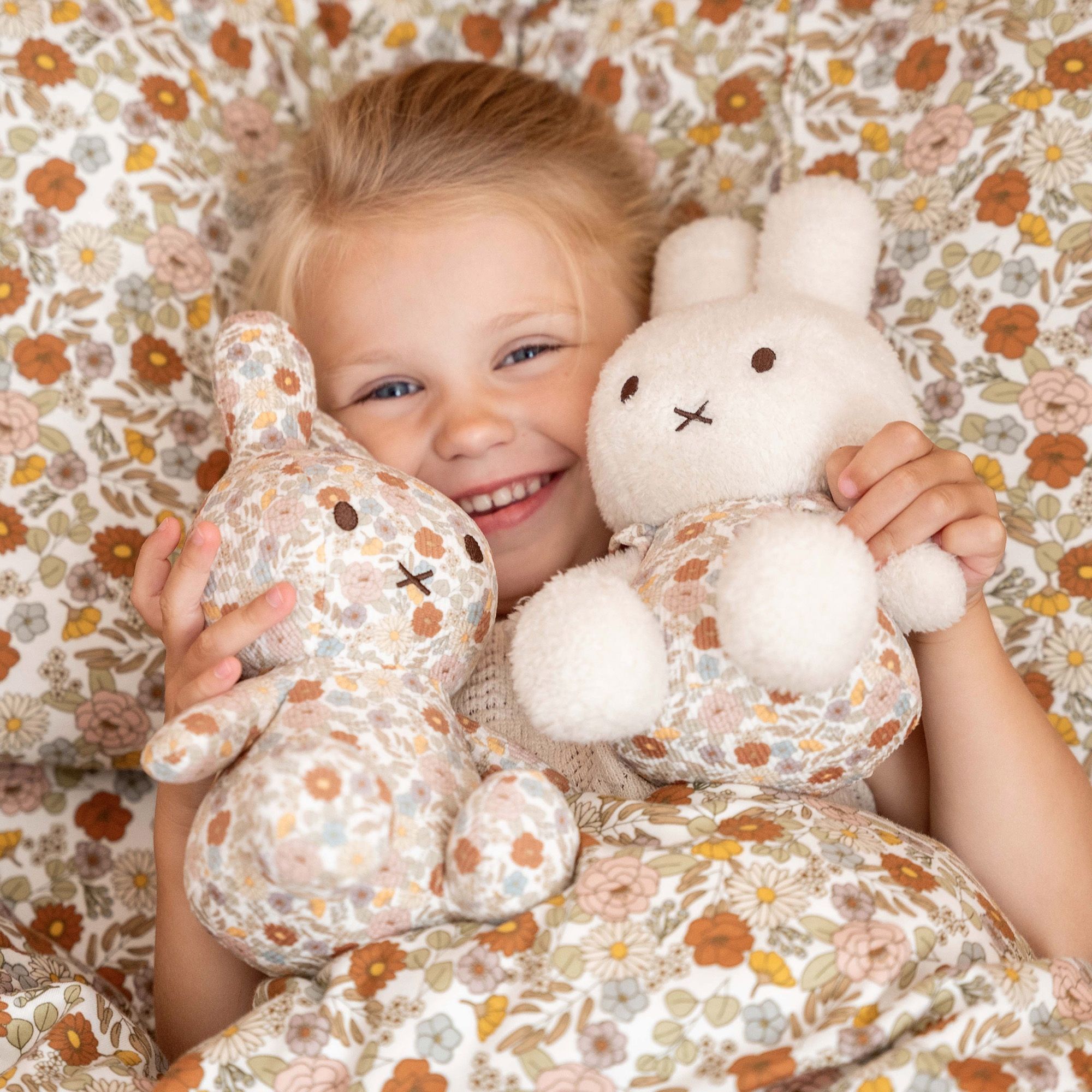 Peluche lapin Miffy Vintage Flowers All Over 25 cm