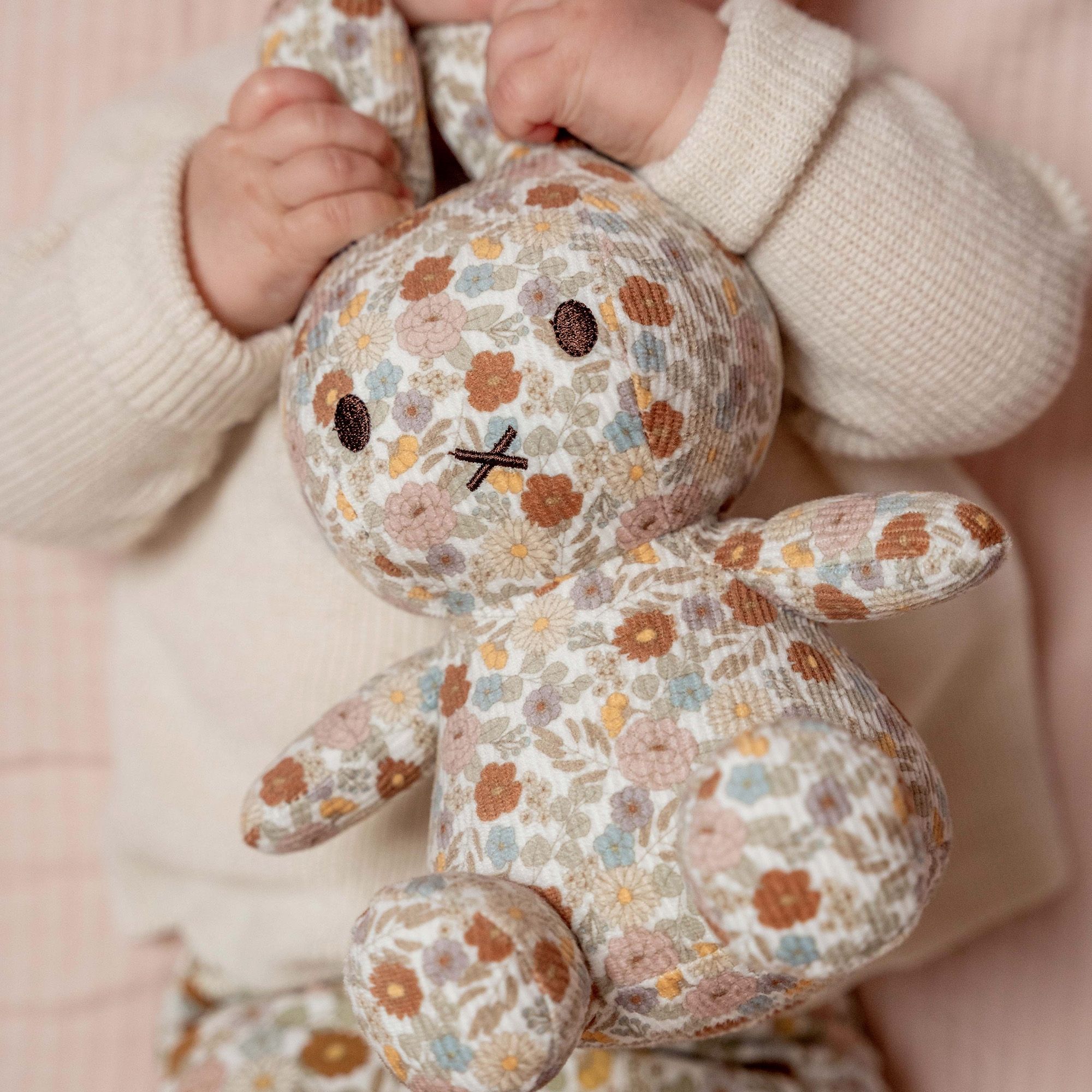 Peluche lapin Miffy Vintage Flowers All Over 25 cm